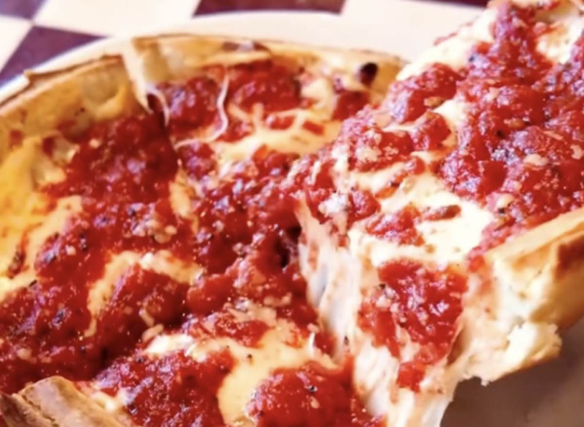 5 Restaurants With the Best Deep Dish Chicagoans Approve Of