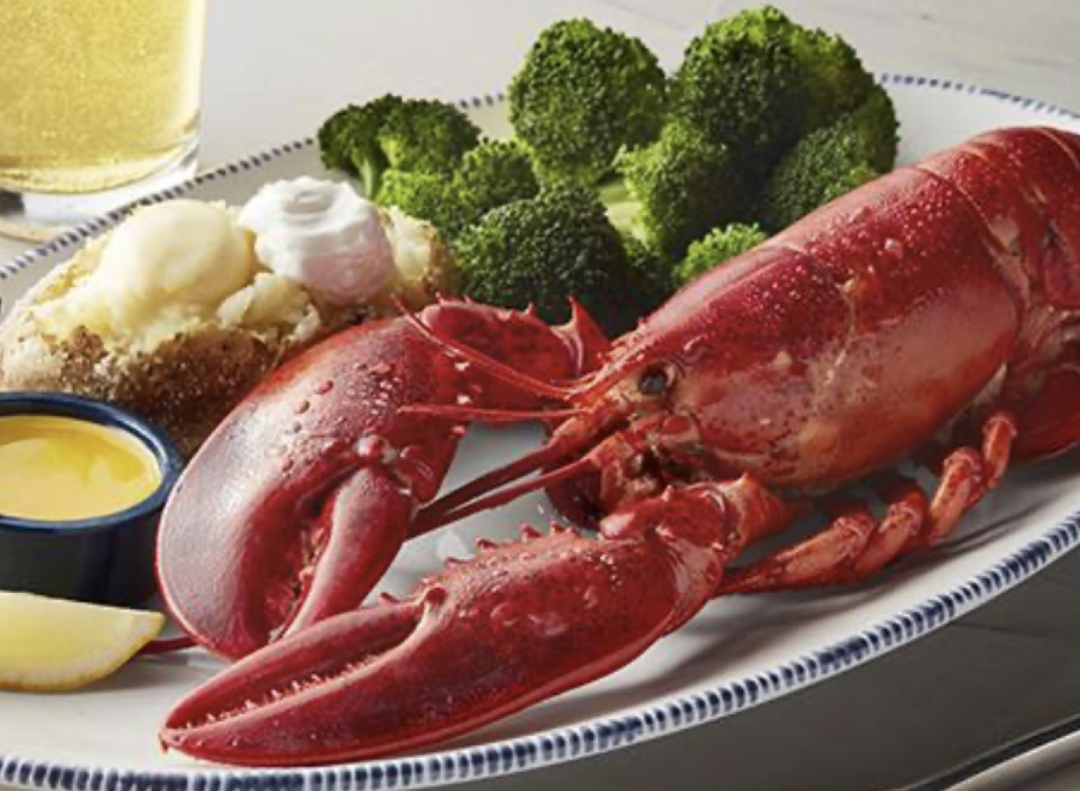 5 Chain Restaurants Where the Lobster Comes Live From a Tank