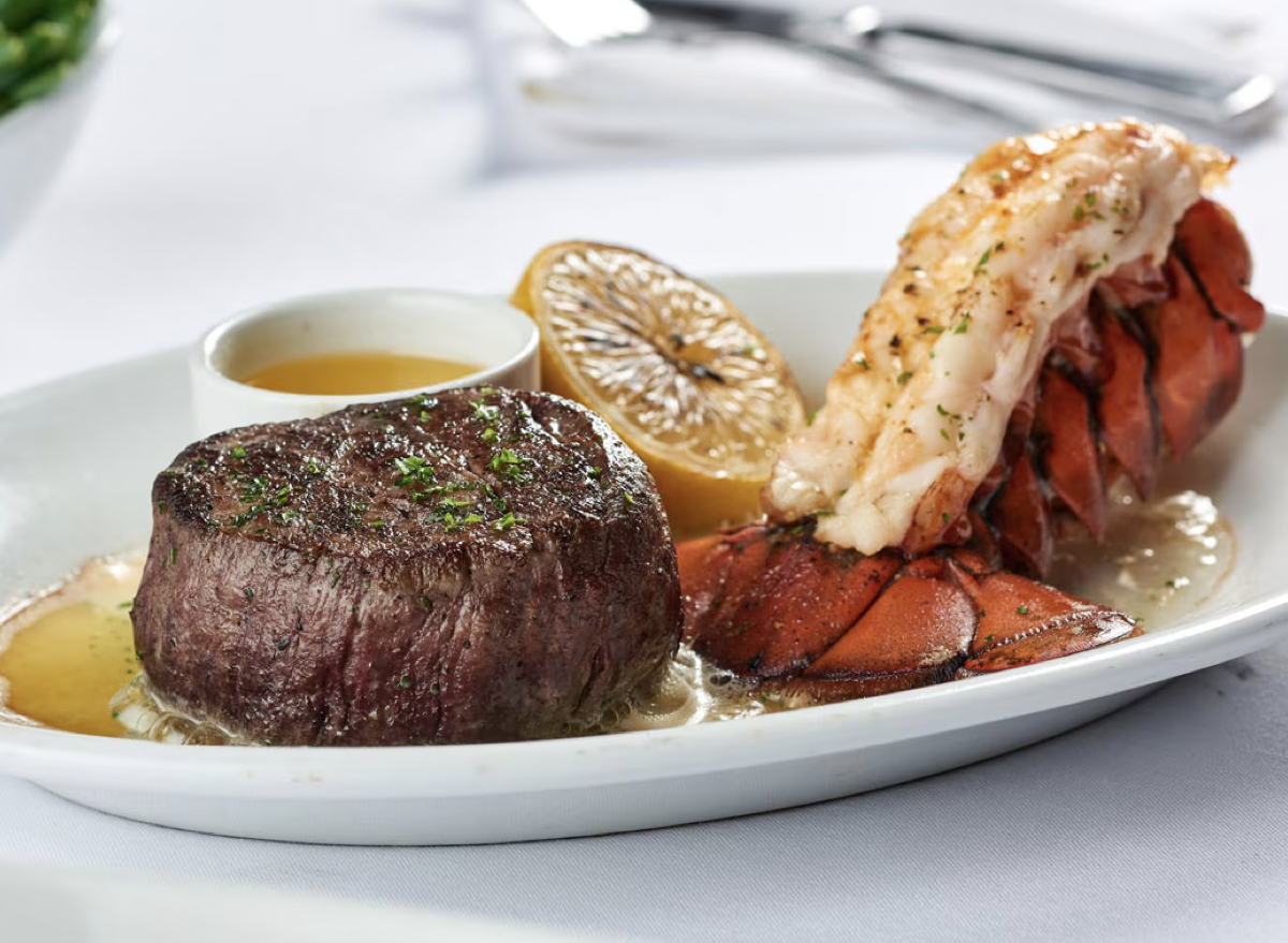 11 Restaurant Chains Serving the Best Christmas Dinners This Holiday Season