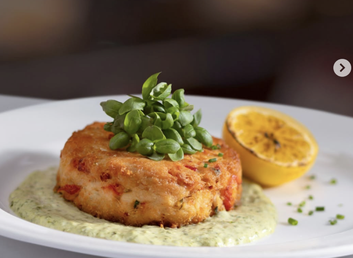 4 Restaurant Chains With the Best Crab Cakes, According to Chefs