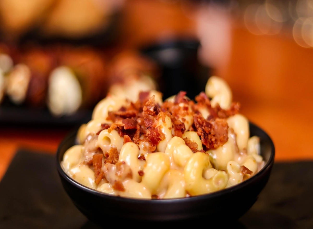 7 Chain Restaurants Where the Mac and Cheese Tastes Like Luxury