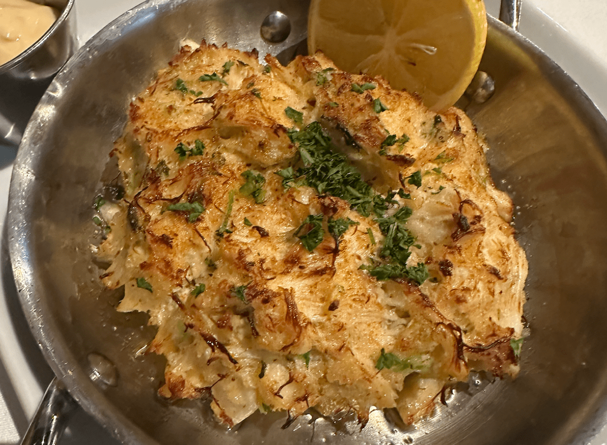 7 Chain Restaurants Using Real Lump Crab in Their Crab Cakes