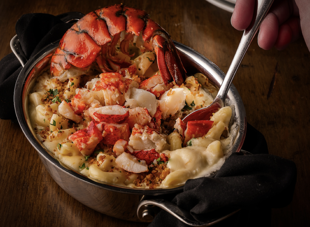 7 Chain Restaurants Still Making Mac and Cheese From Scratch