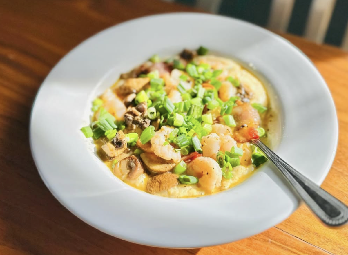 5 Chain Restaurants With the Best Shrimp and Grits, According to Diners