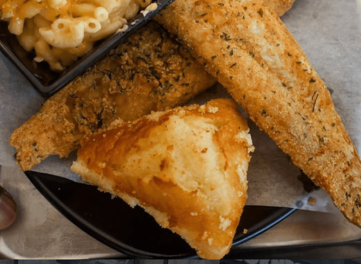 5 Chain Restaurants With the Best Fried Catfish and Cornbread
