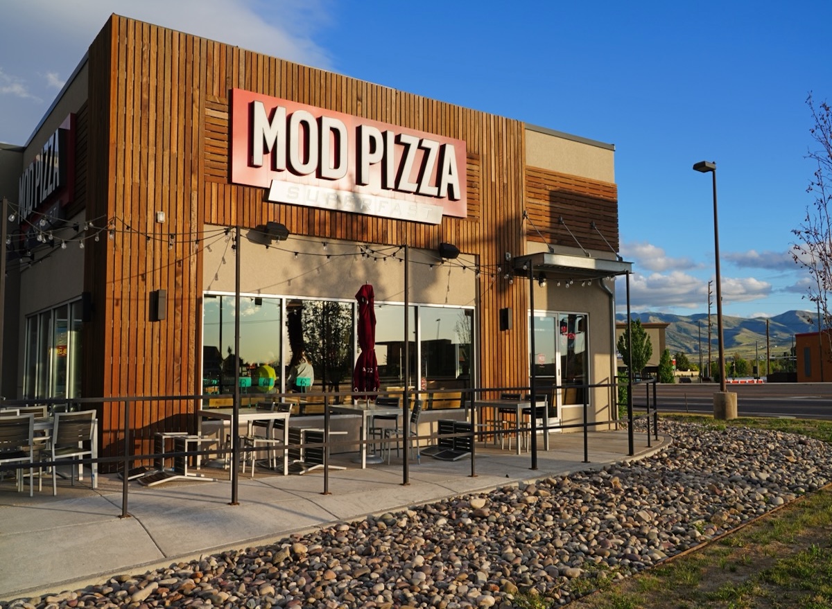 5 Best Pizza Chain Restaurants in America, According to Chefs