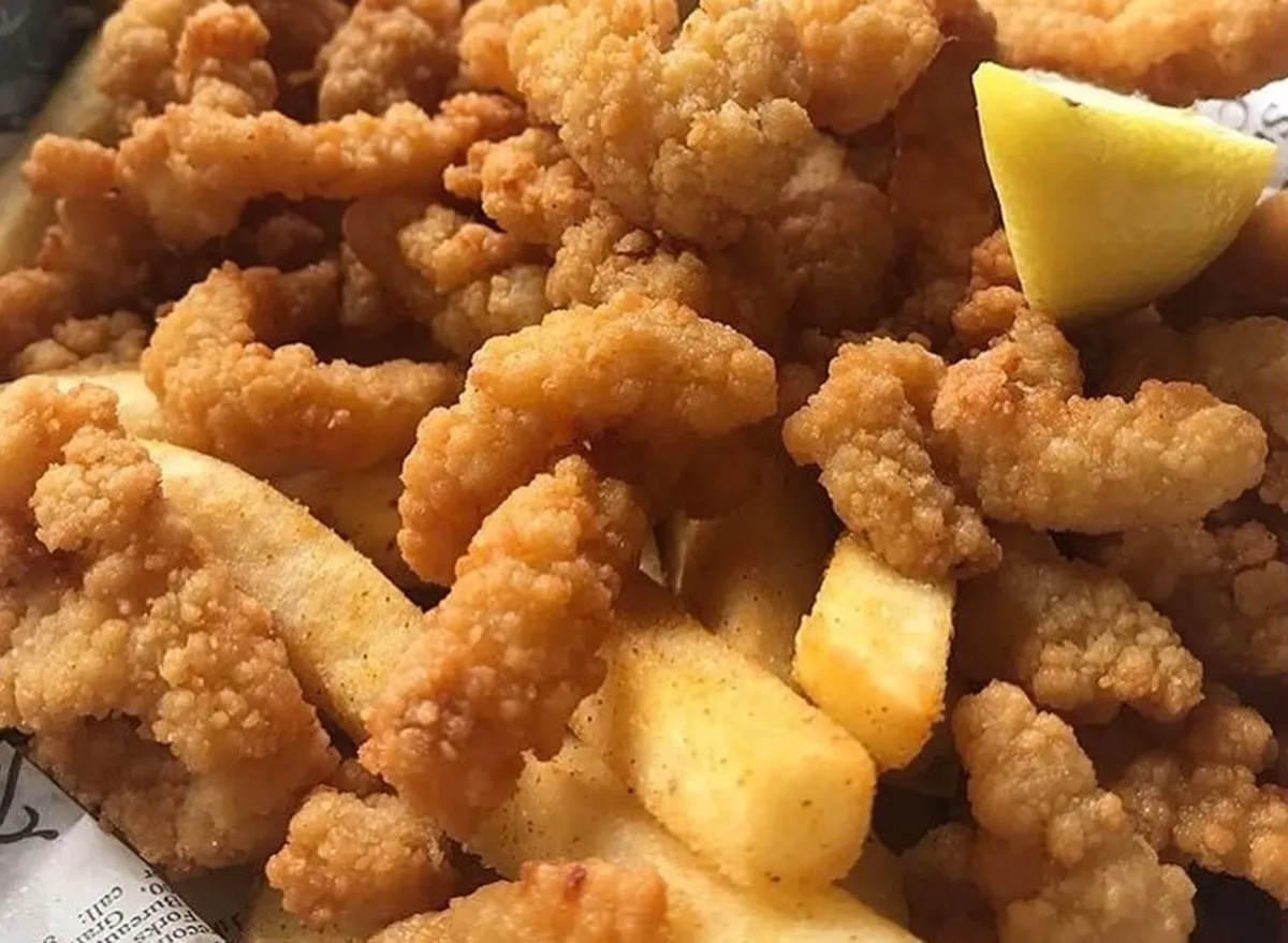 7 Chain Restaurants With the Best Fried Clam Strips With Tartar Sauce