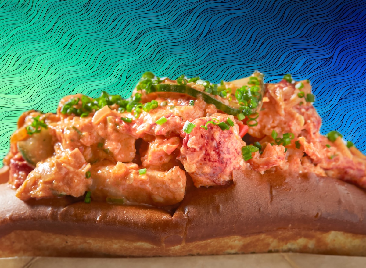 8 Chain Restaurants With the Best New England Lobster Rolls, According ...