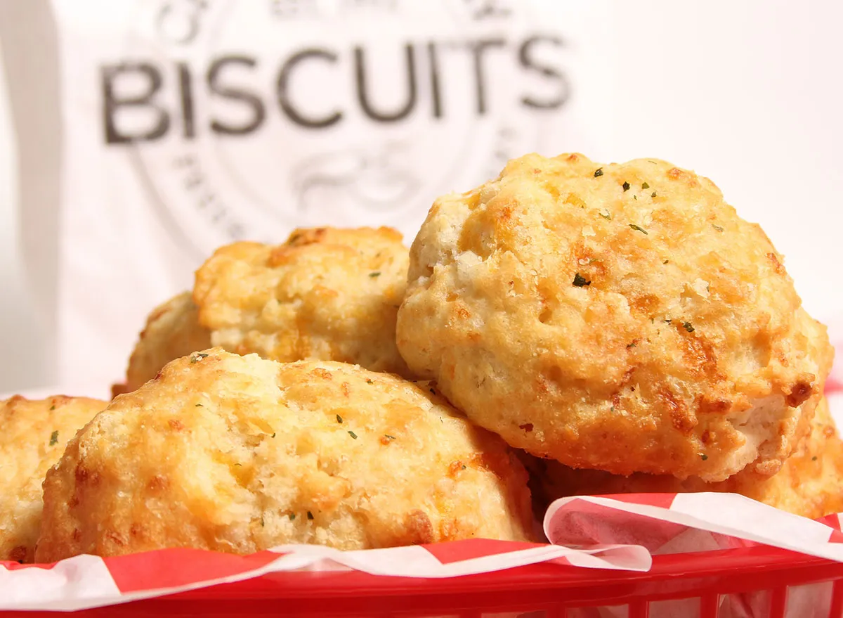 5 Chain Restaurants With the Best Cheese Biscuits and Bread