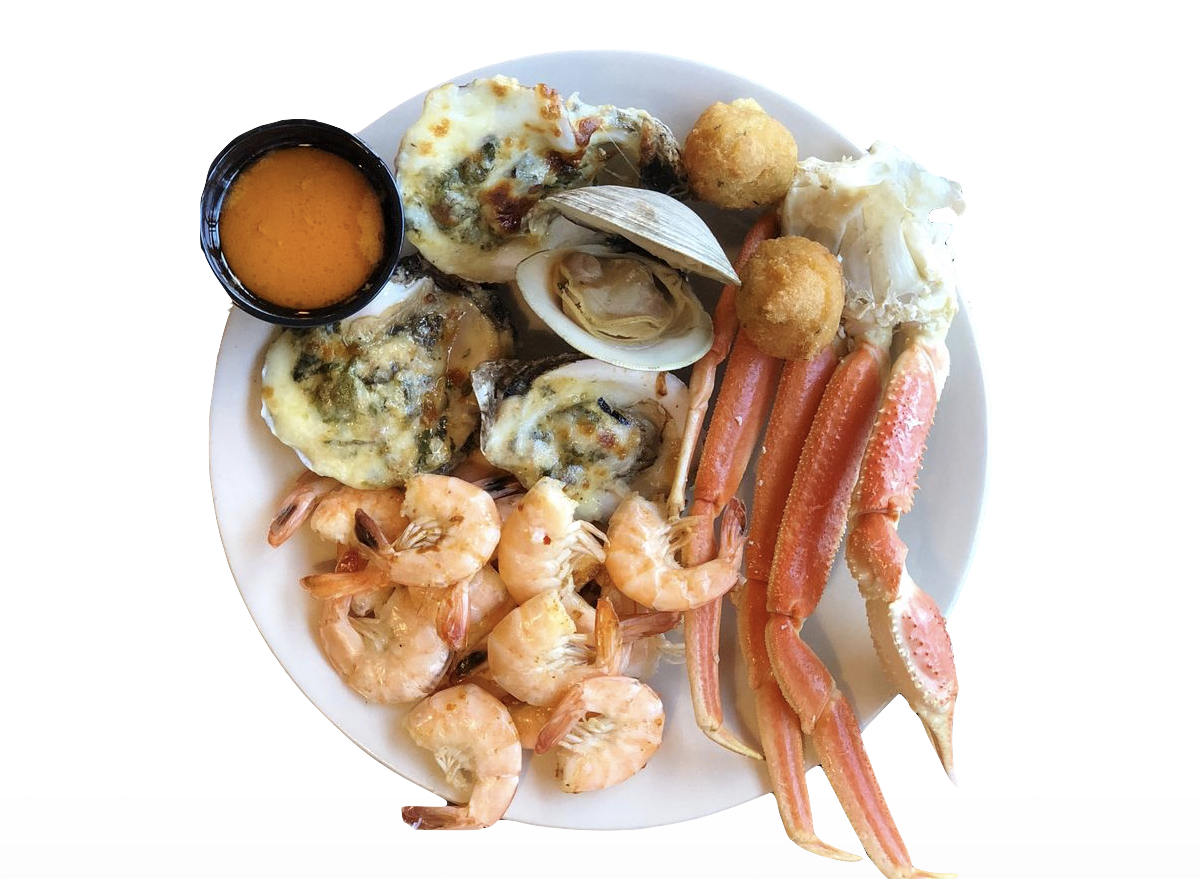 5 Chain Restaurants With the Best Seafood Feasts, According to Diners