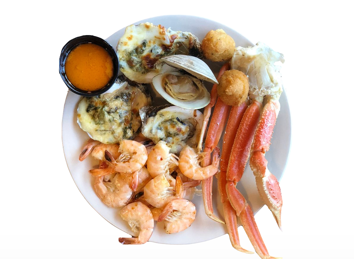 5 Chain Restaurants With the Best Seafood Feasts, According to Diners