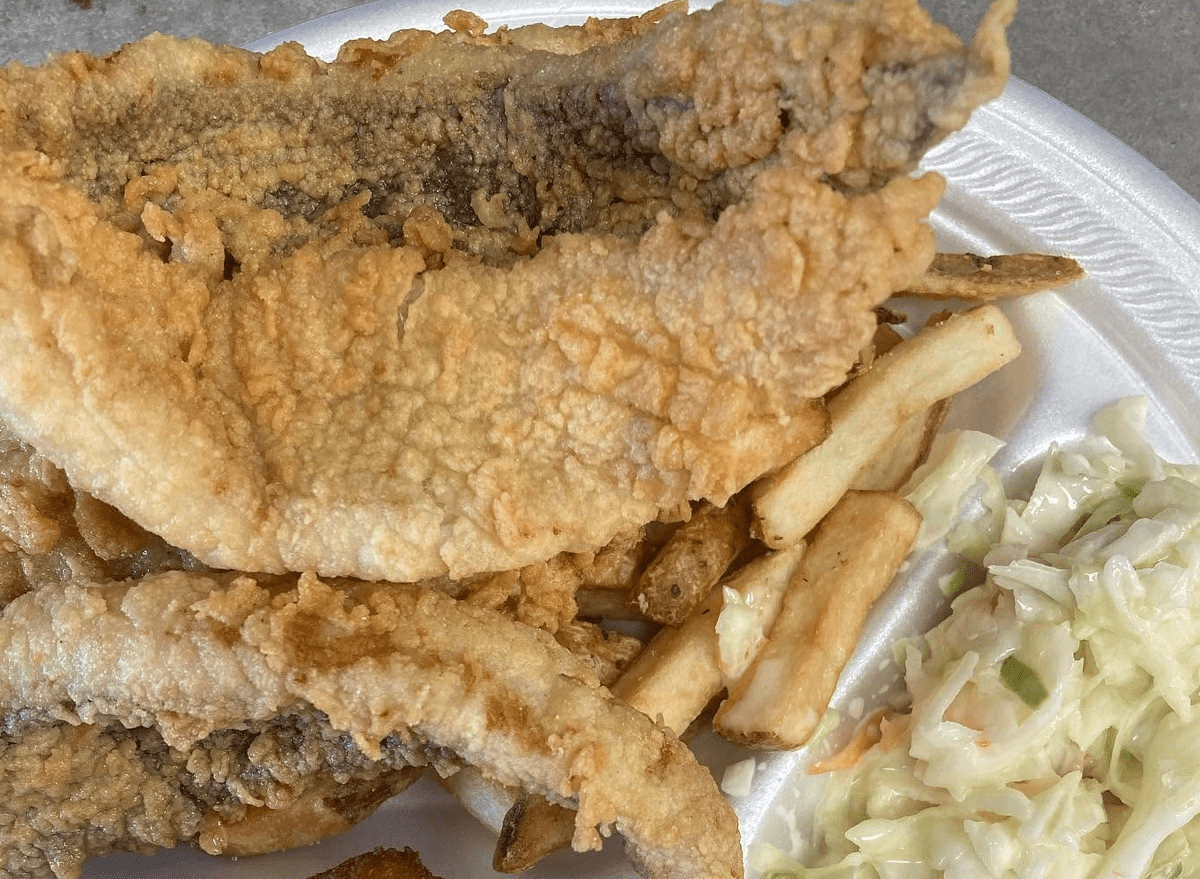 5 Restaurant Chains With the Best Fried Flounder Dinners, According to ...