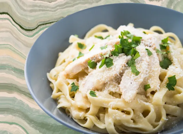 5 Restaurant Chains With the Best Chicken Alfredo, According to Diners