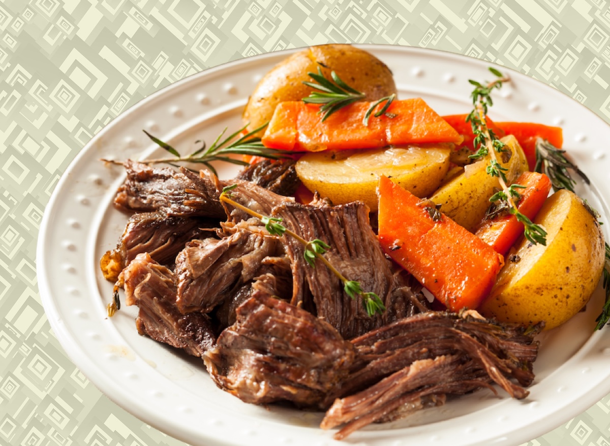 5 Restaurant Chains With the Best Hot Roast Beef Plates, According to ...